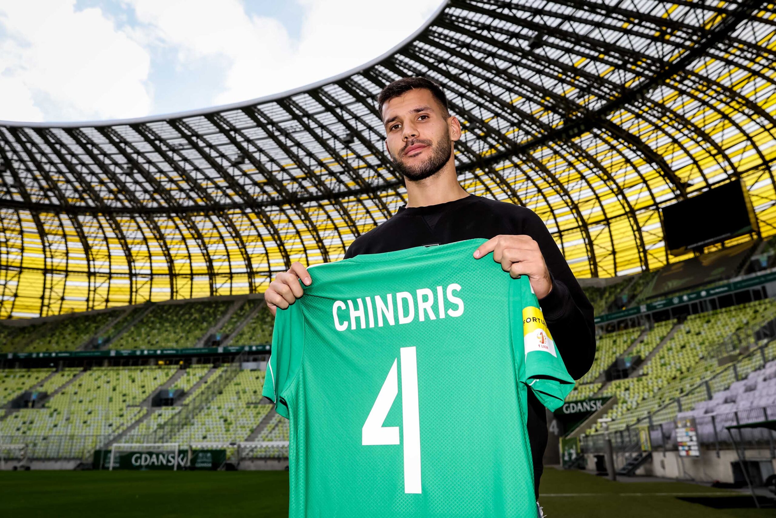 Środkowy obrońca Andrei Chindris podpisał 4-letni kontrakt z Lechią ...